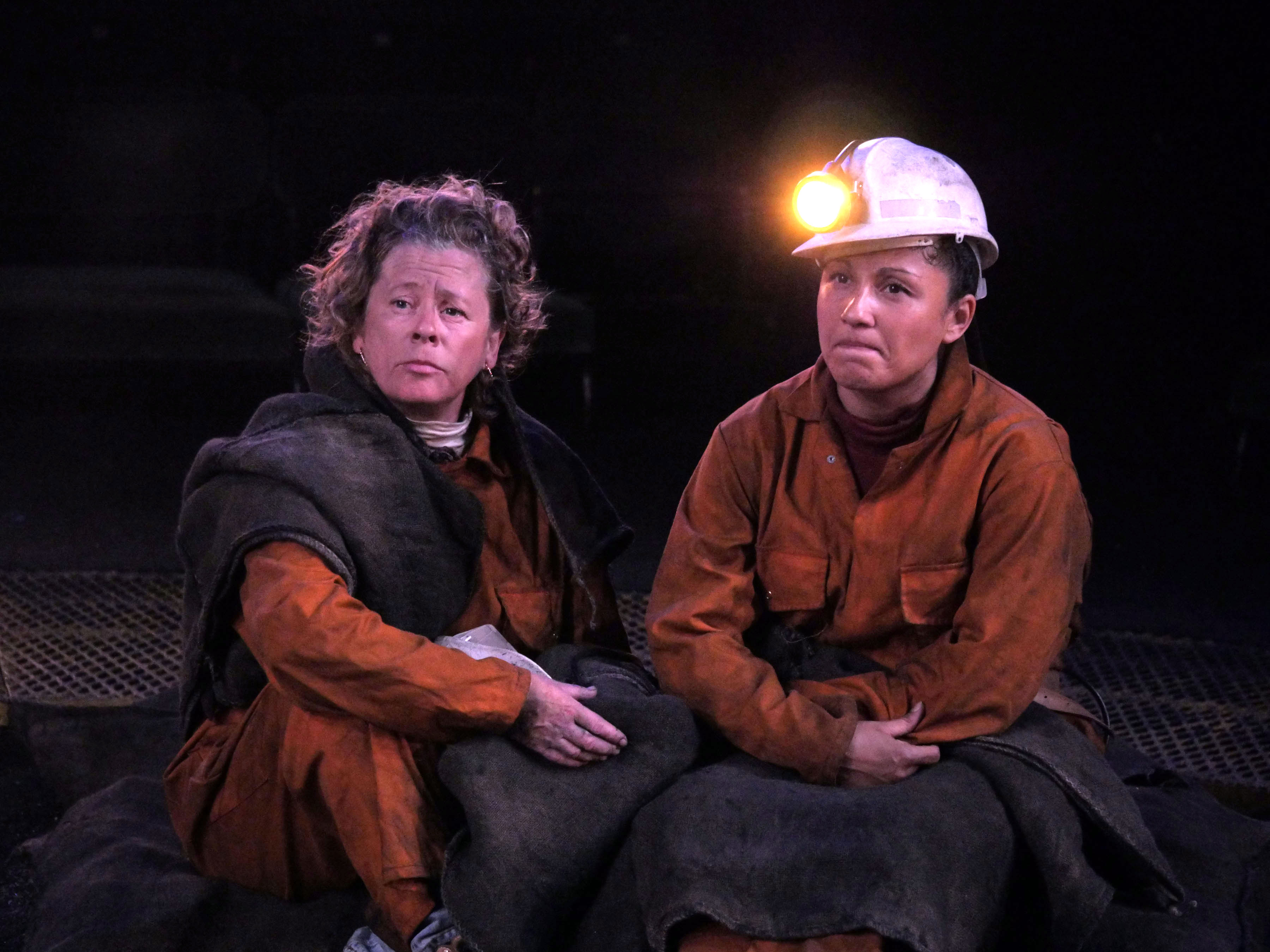 Queens of the Coal Age – Circles & Stalls